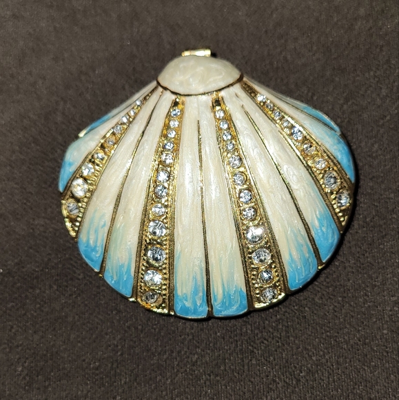 Accessories | Vintage Enamel Clam Shell Box | Poshmark